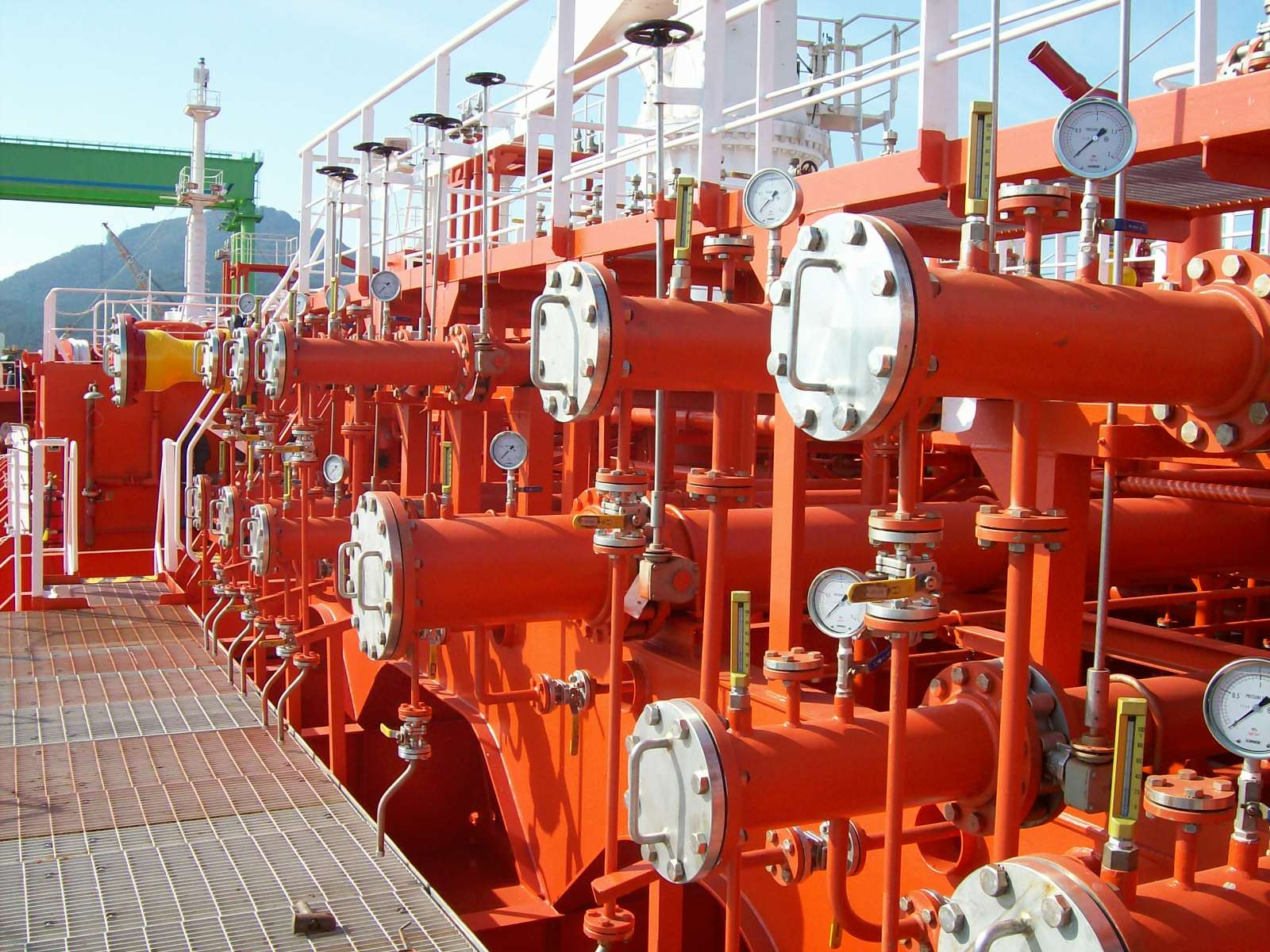 Манифольд танкера - фото и картинки на рабочий стол